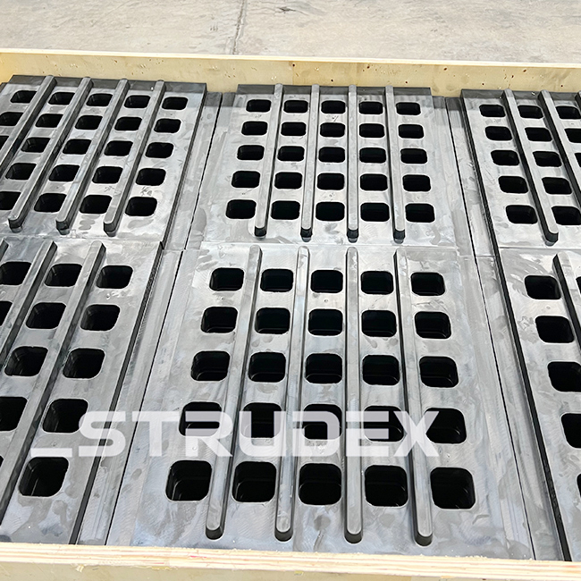 Modular Rubber Screen Panels with Buffer Strips for Primary Screening ...